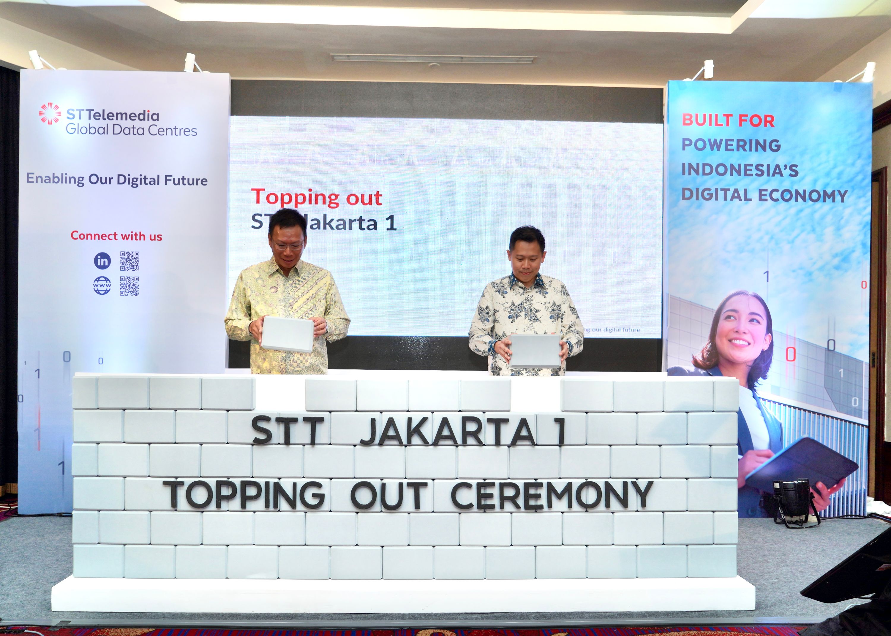ST Telemedia Global Data Centres Celebrates Topping Out of First Data ... ST Telemedia Global Data Centres Celebrates Topping Out of First Data ...